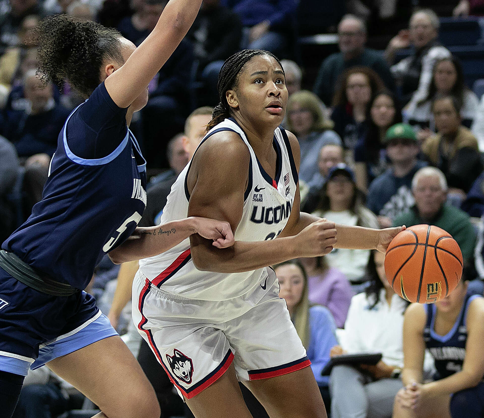 Paige Bueckers sets the tone in UConn women's basketball win