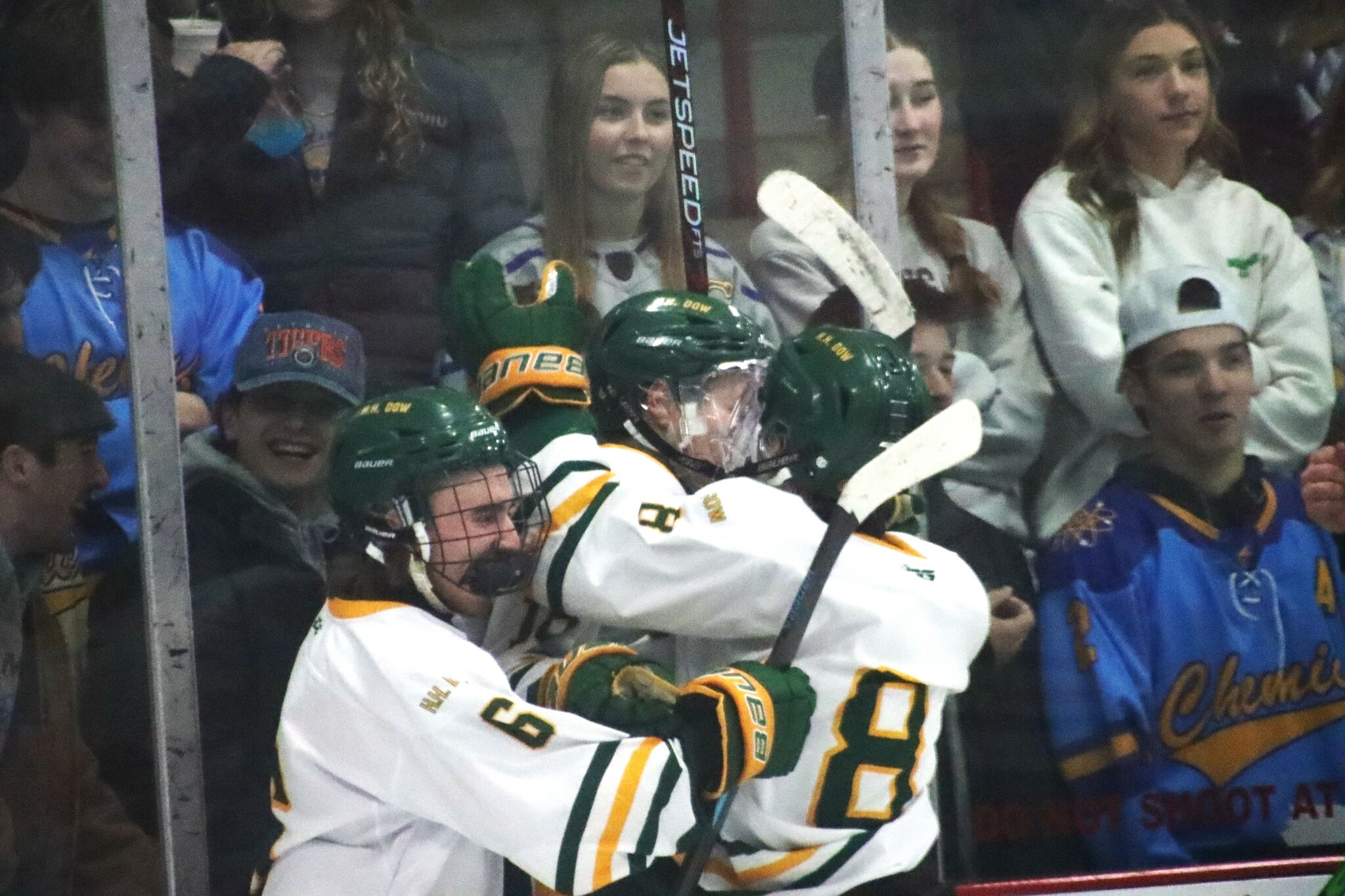 Chargers dominate Chemics, sweep season series
