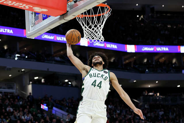 UConn alums Stephon Castle, Andre Jackson in NBA Dunk contest
