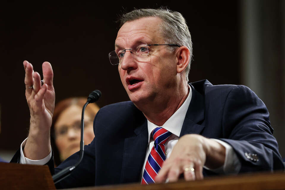 Trump hiring freeze frazzles military, veteran health care