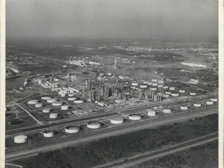 LyondellBasell refinery to recycle plastics with no public say
