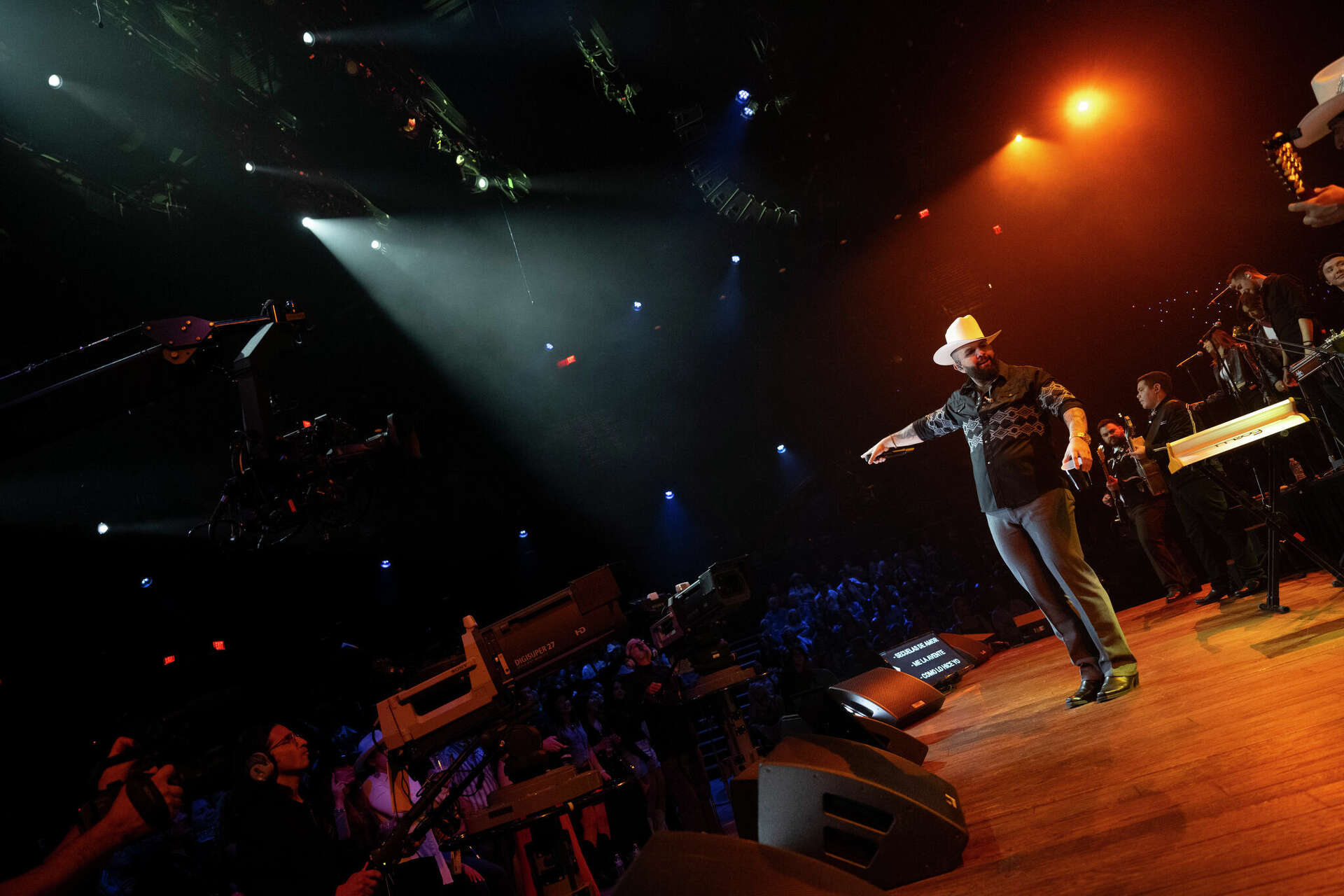 Latin superstar Carín León makes 'Austin City Limits' debut