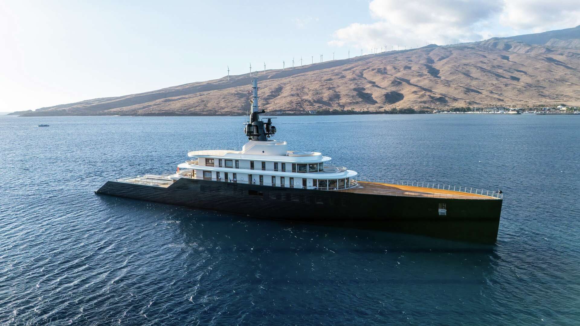 Native Hawaiians confront billionaire's megayacht in Hawaii