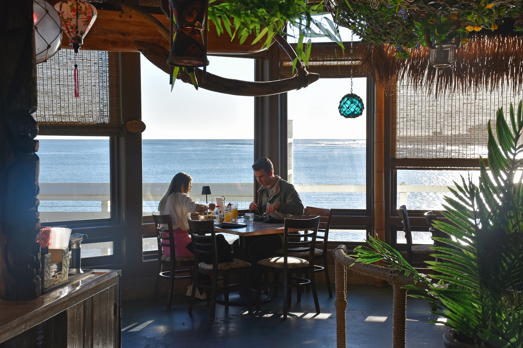 Visitors flock to broken coastal California landmark
