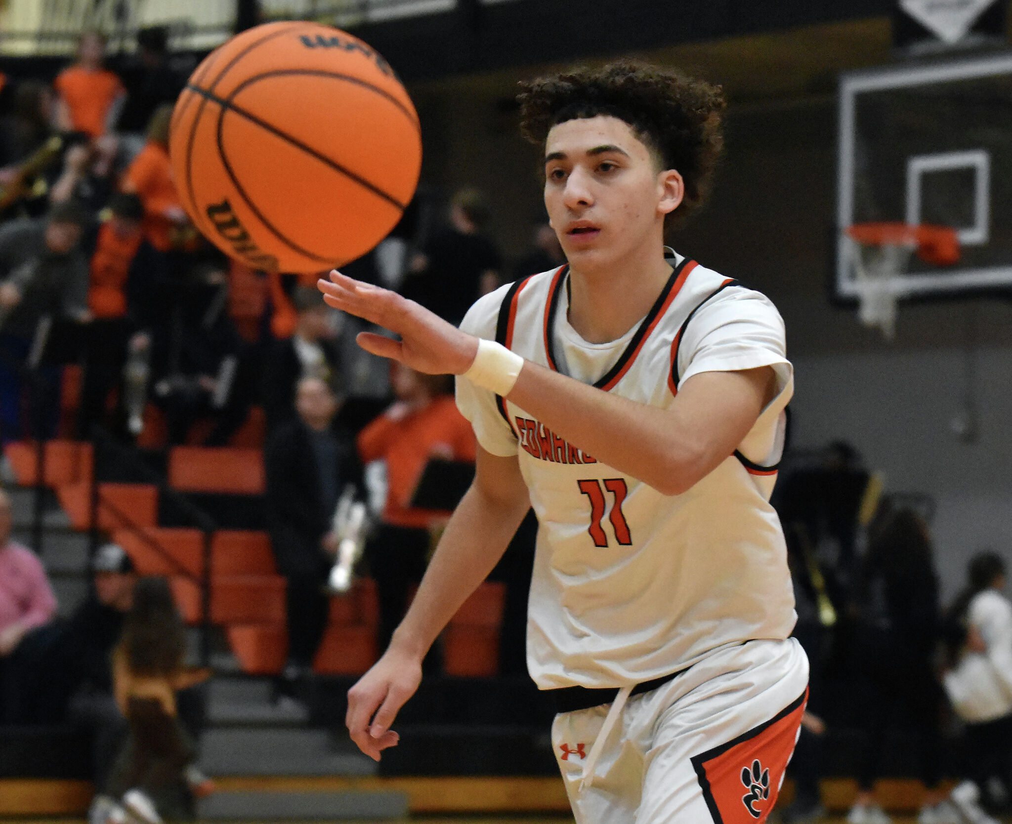 Miccah Butler leads Edwardsville with career-high 35 points