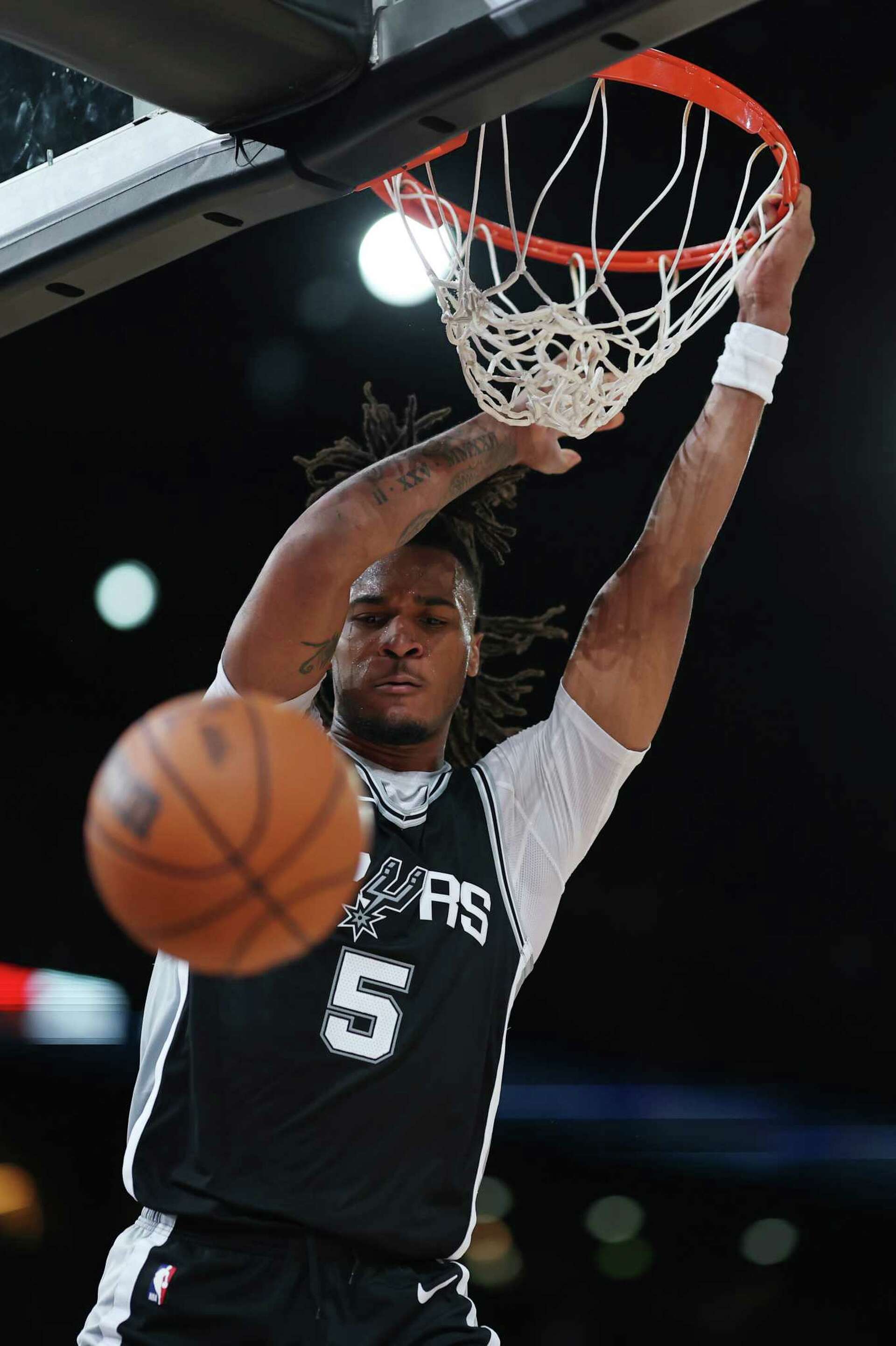 As his perimeter game grows, Castle looks to shine in dunk contest