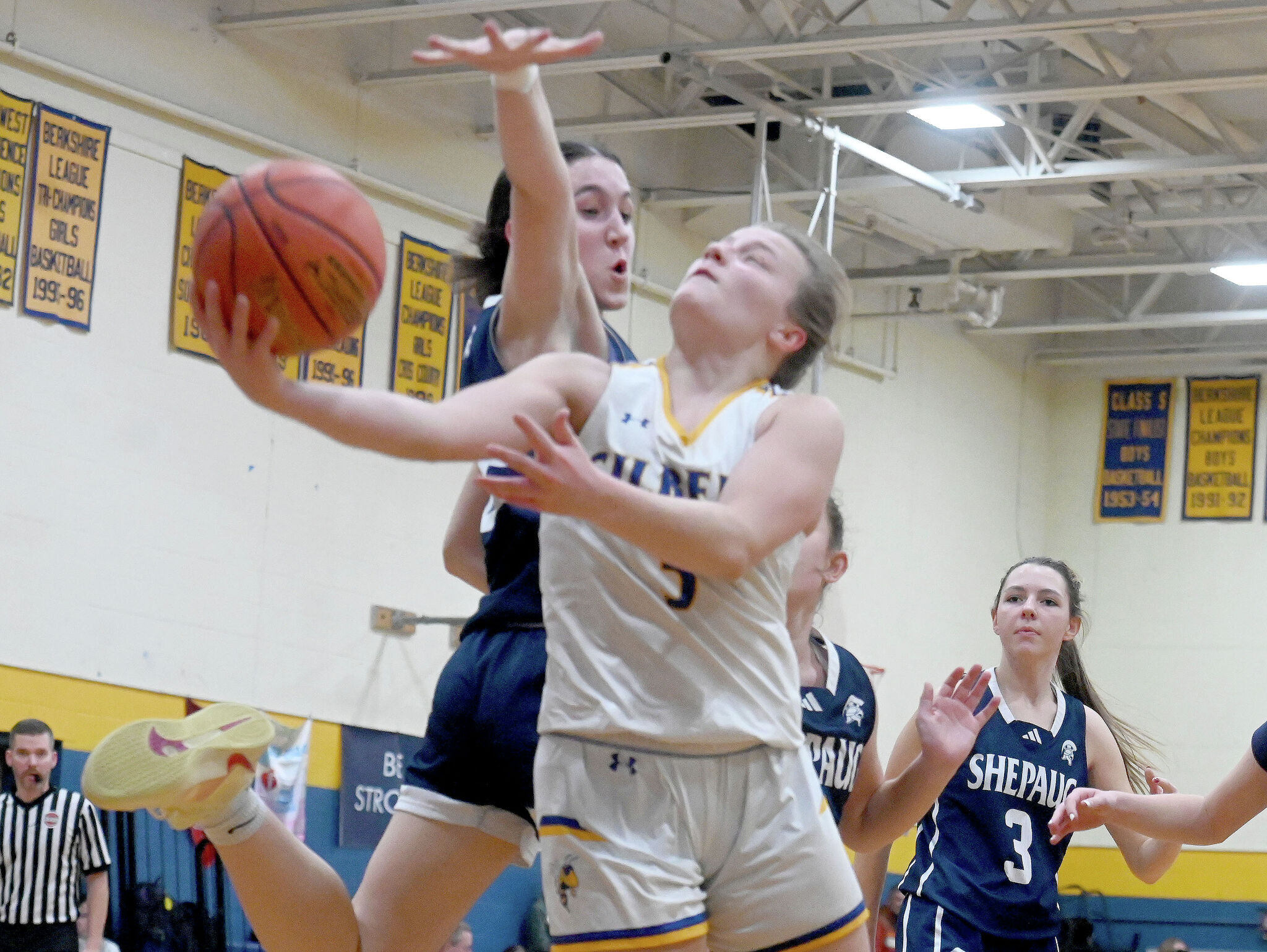 Gilbert's Emily Arel eclipsed 2,000 points, eyes a team championship