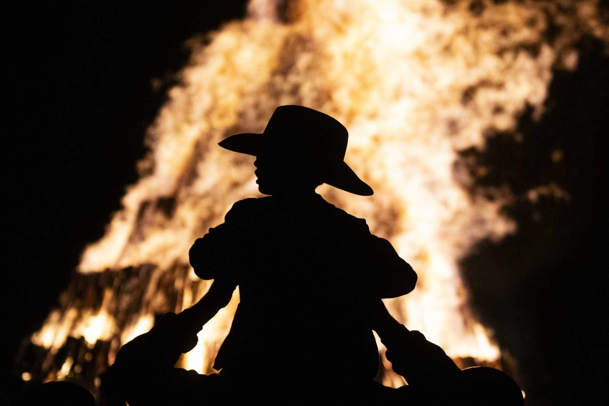 Texas A&M students ignite off-campus bonfire months after UT game