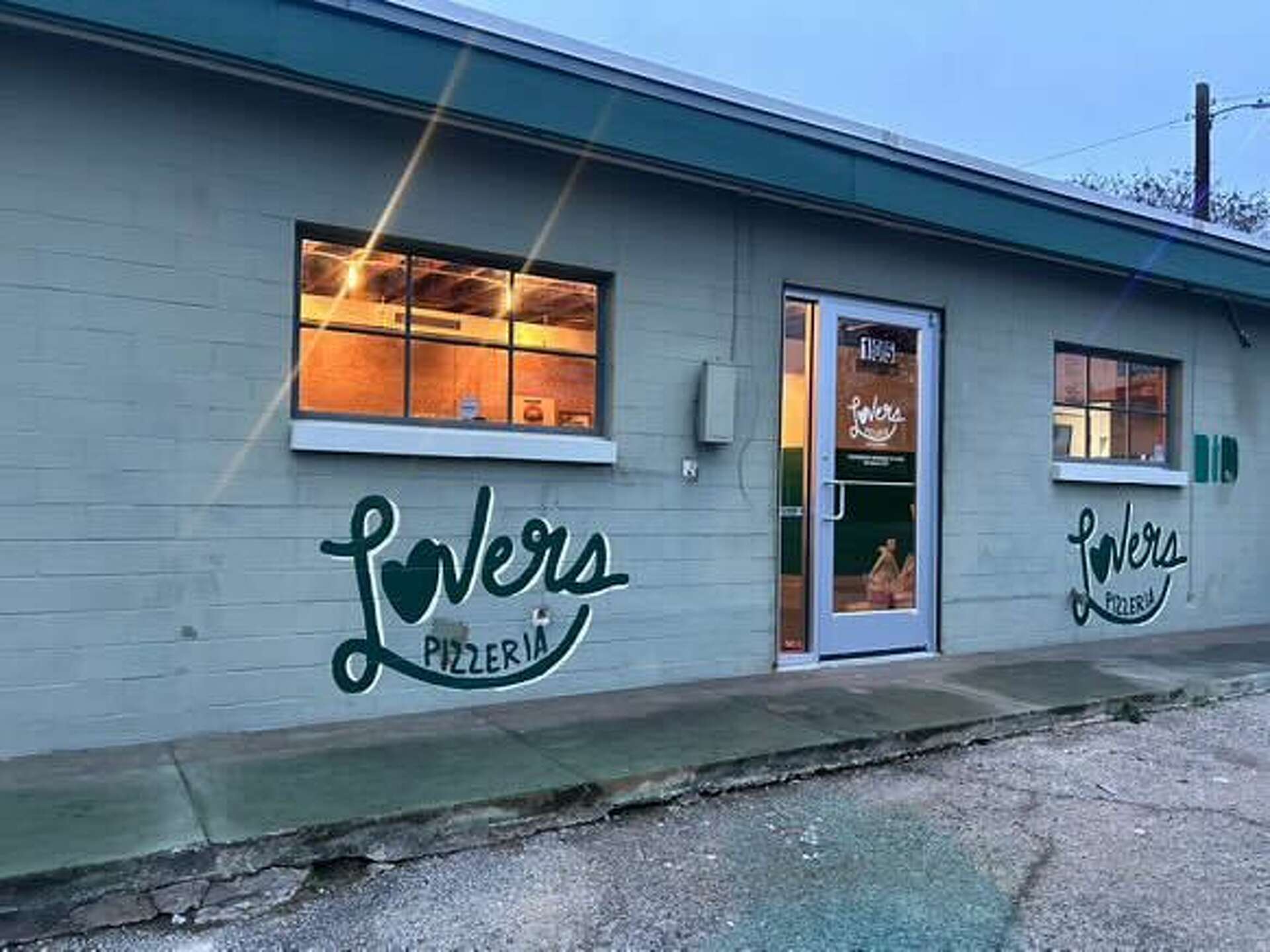 Texas pizza shop makes history with glowing 'One Bite' review