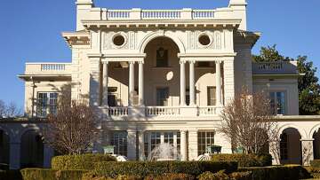 Texas Billionaire Who Razed Historic Estate Goes To War Over Plans To ...