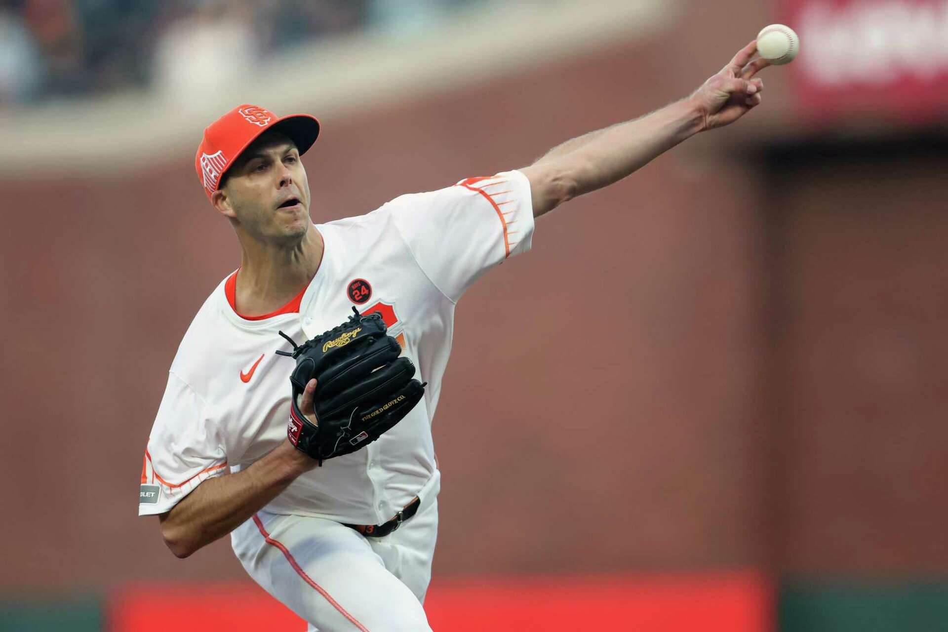 Giants split up the Rogers twins, trade lefty Taylor to Reds