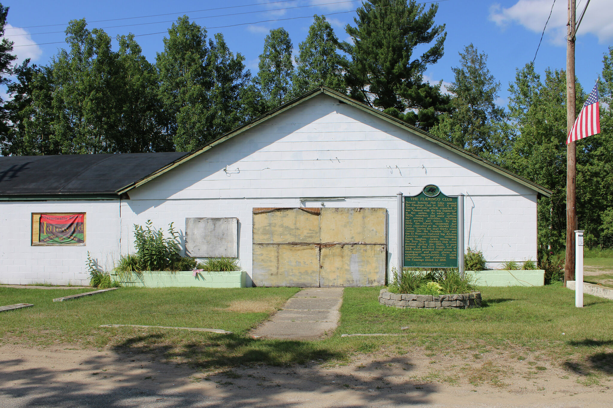 Idlewild hosts art exhibitions, musical revue May 10-11