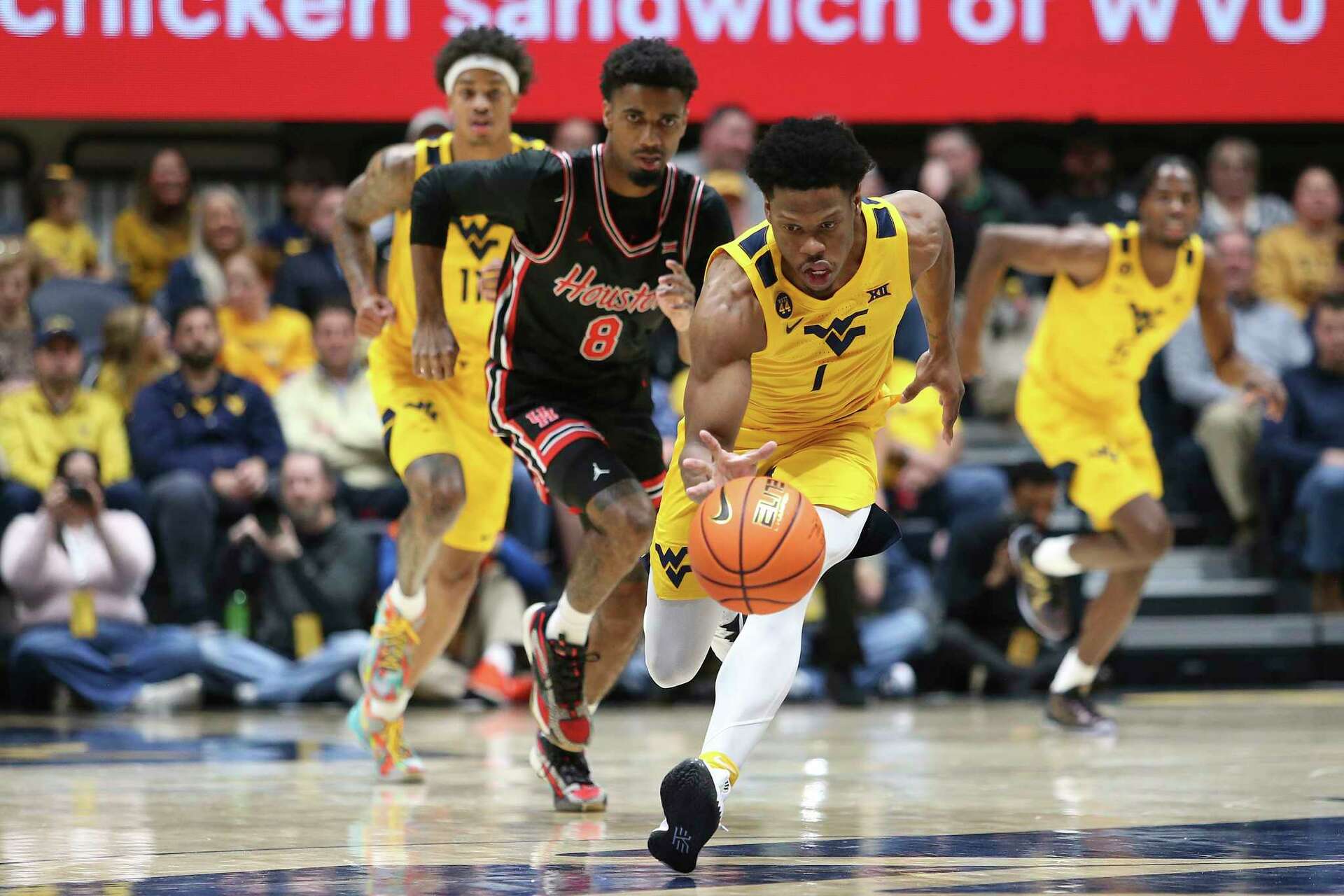 UH basketball: Cougars fend off West Virginia for 13th straight win