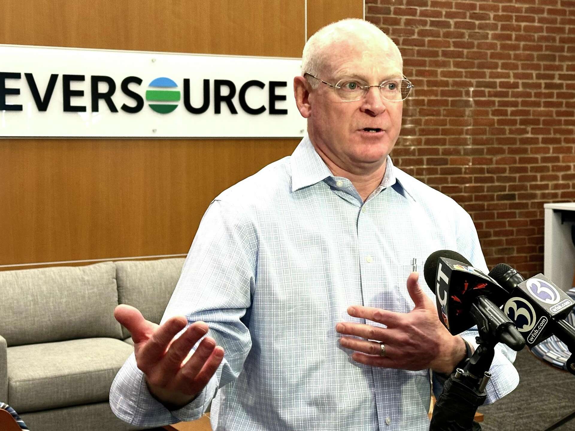 Eversource spending billions in Mass. as it cuts CT upgrades sharply