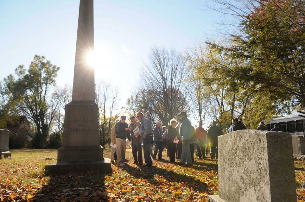 In photos: Siena professor leads tour of historic graves at Vale Cemetery