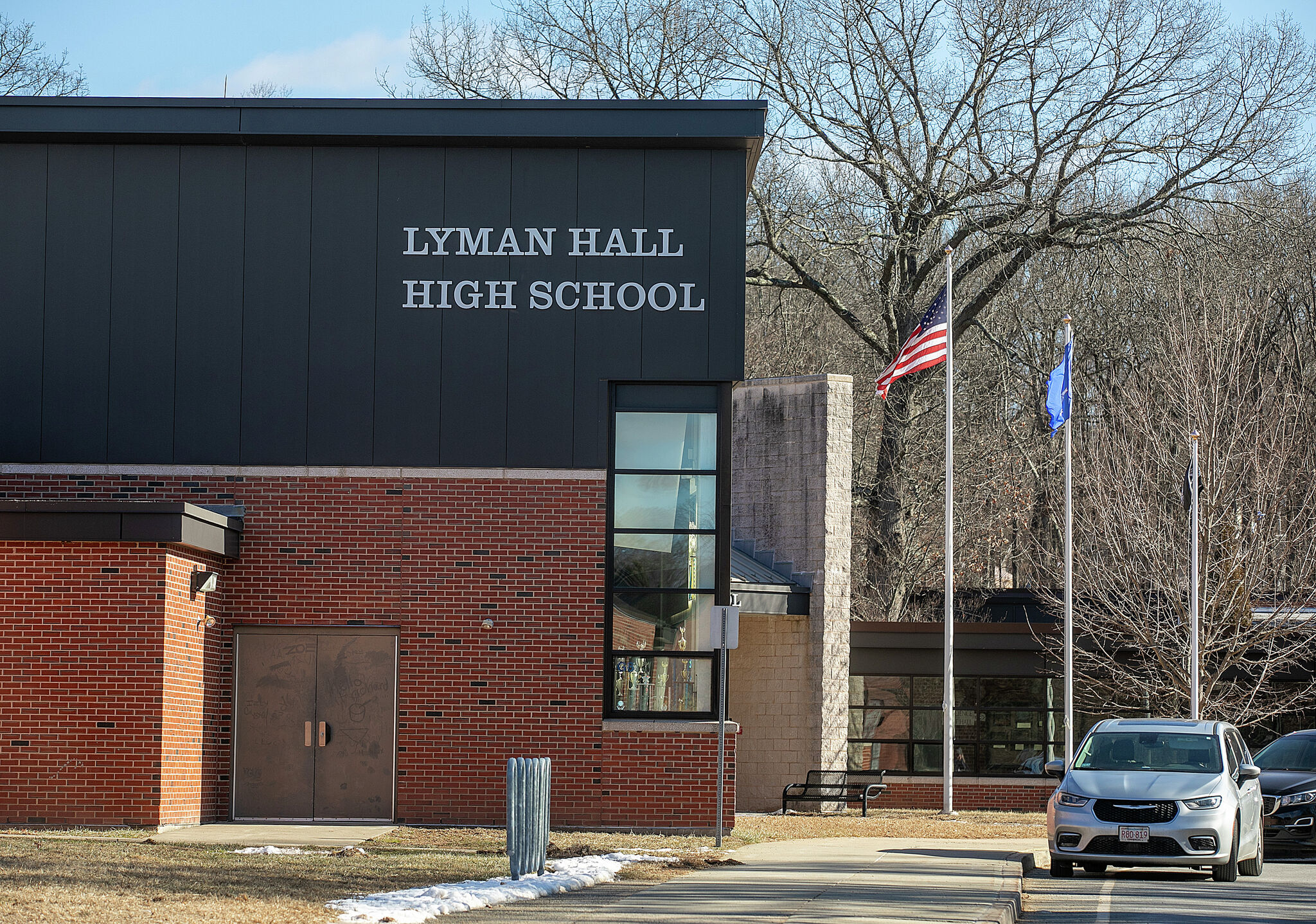 Lyman Hall inducting Dean Lawson, Ronnell Higgins into Hall of Fame