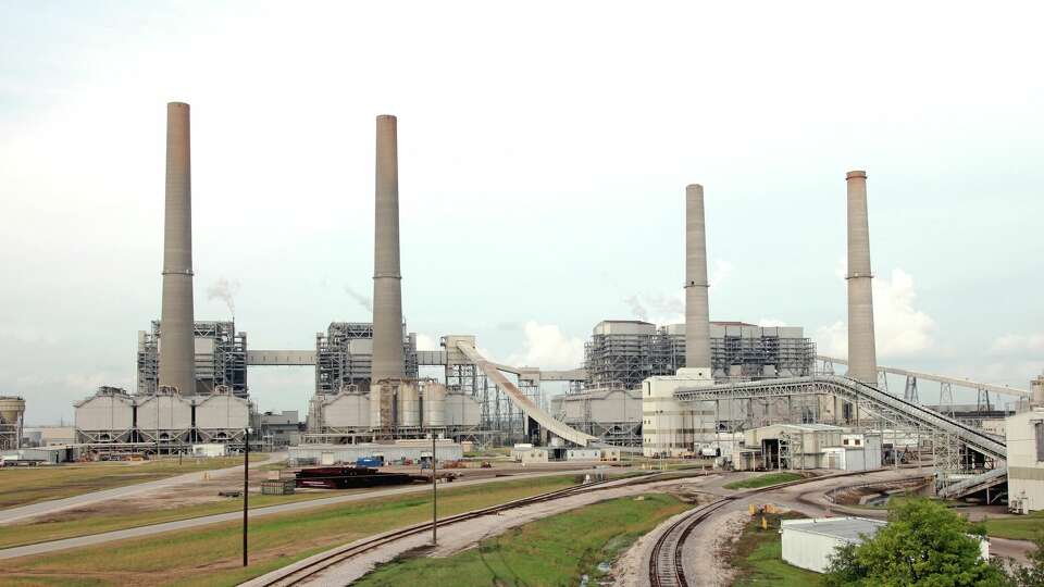 Houston suburb fights to close Texas' largest coal plant