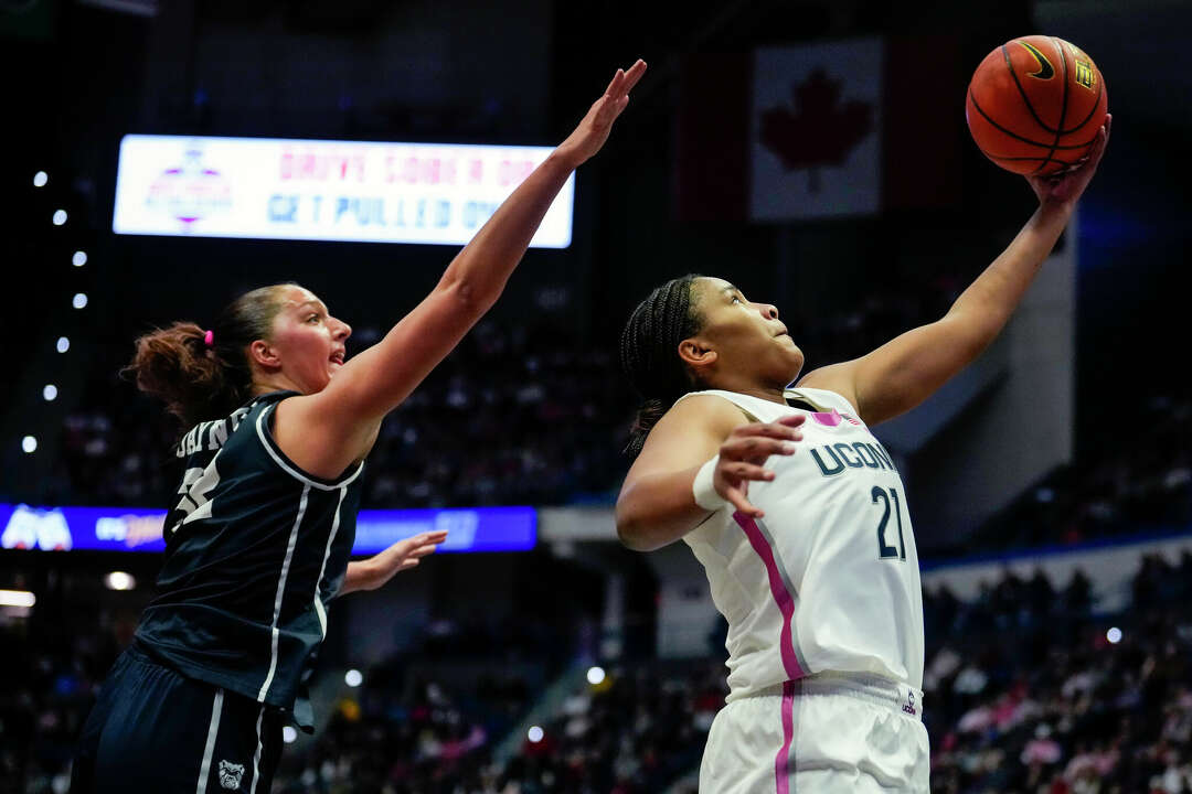 UConn women's basketball overwhelms Butler behind Paige Bueckers