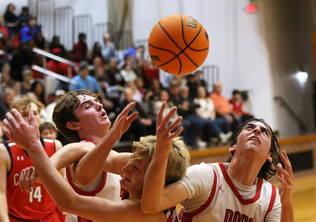 SATURDAY BOYS BASKETBALL: Staunton beats Roxana for 20th win