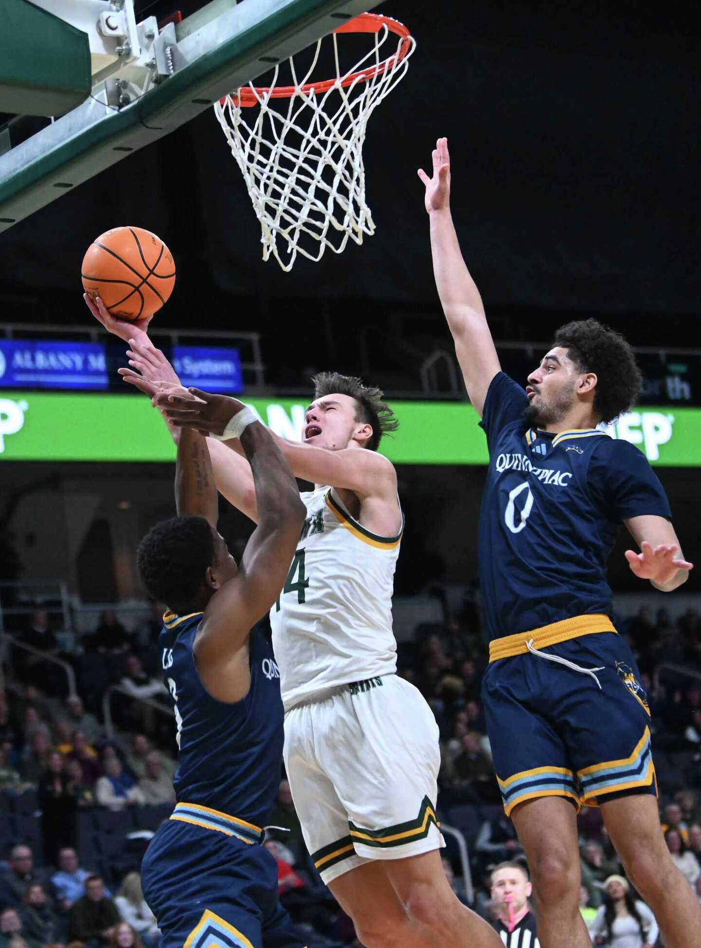 Siena men's basketball rallies to beat MAAC co-leader Quinnipiac