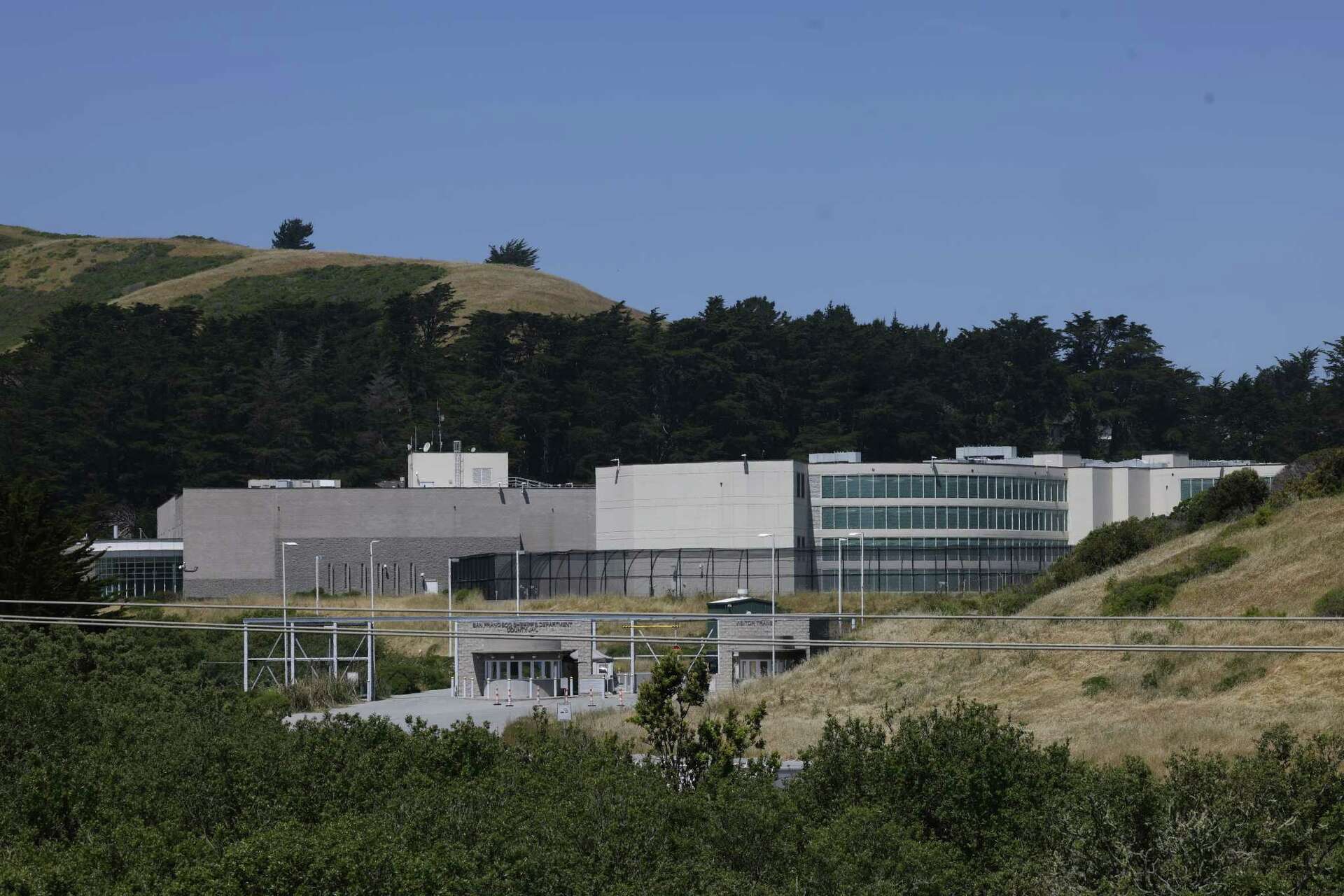 SF jails are filling up while staffing is short. Here's the data.