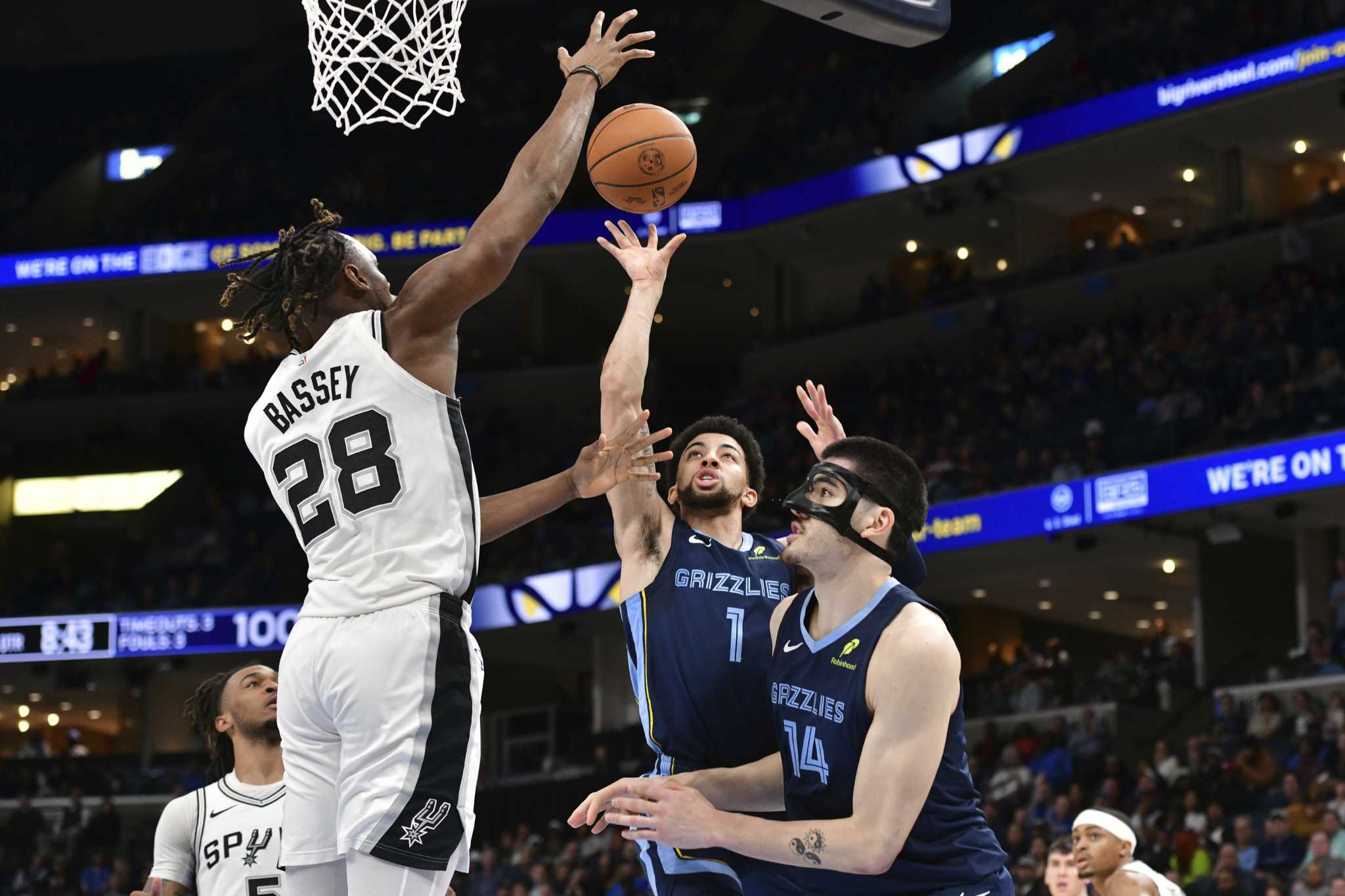 Spurs thin at backup center after Bassey suffers another knee injury