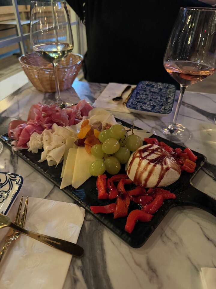 Ofgang: Twelve Grapes is an elite wine bar in a surprising CT town