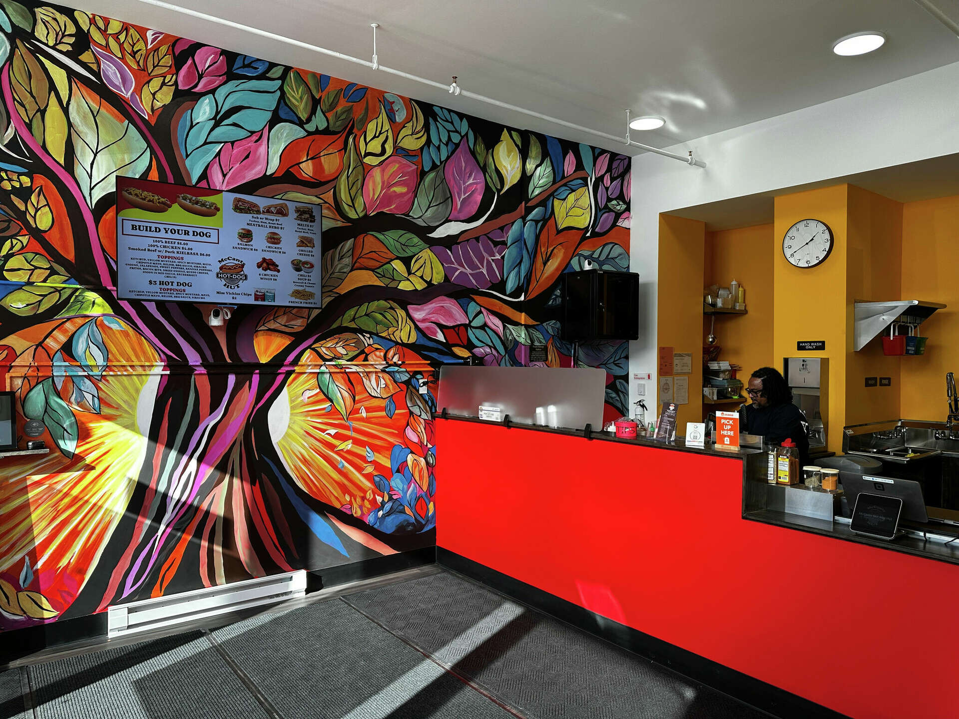 McCants Hot-Dog Hut opens on lower Central Avenue in Albany