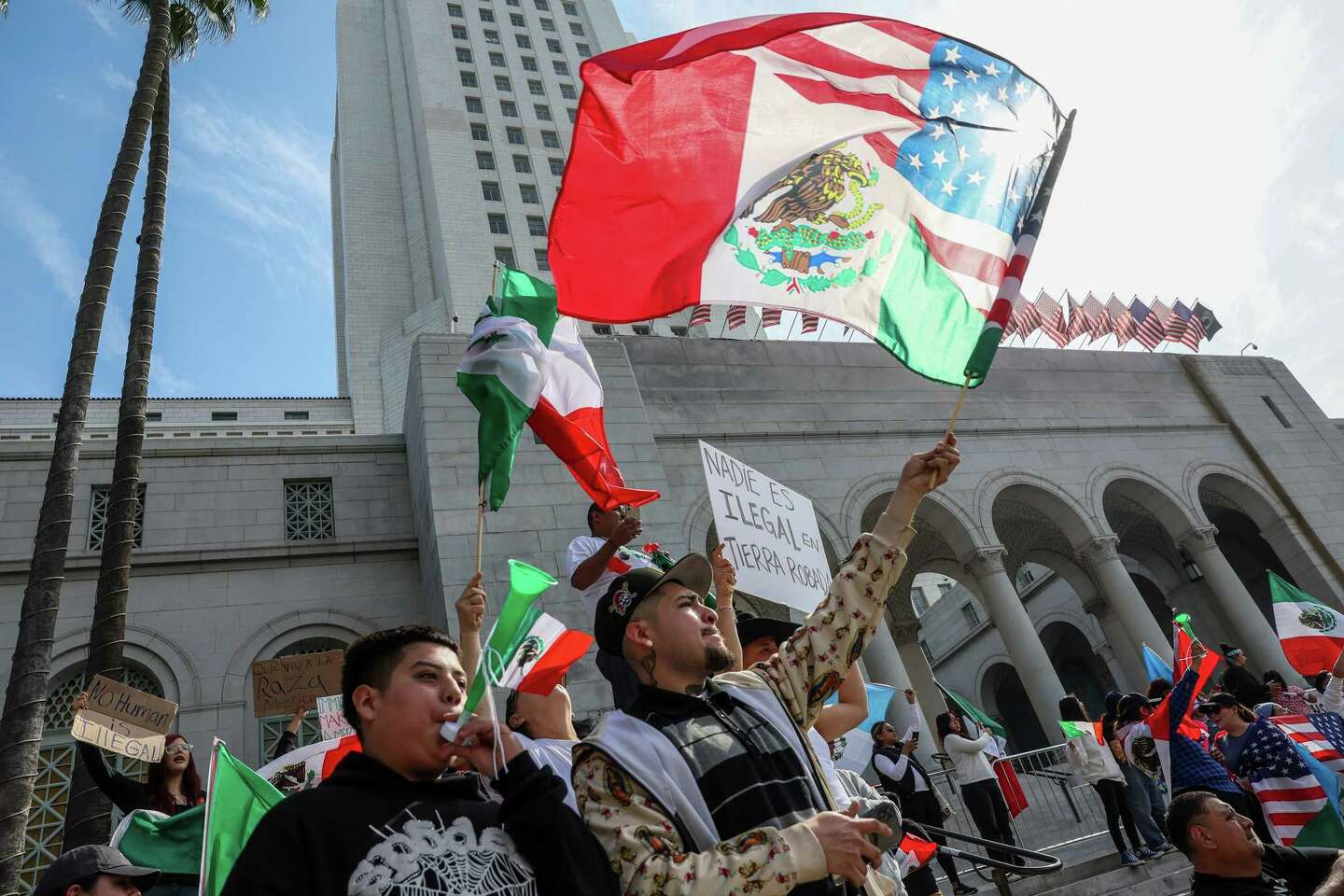 Opinion: Mexican flags at immigration protests counterproductive