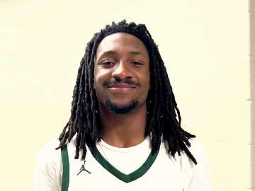 New London boys basketball upsets top-ranked St. Bernard