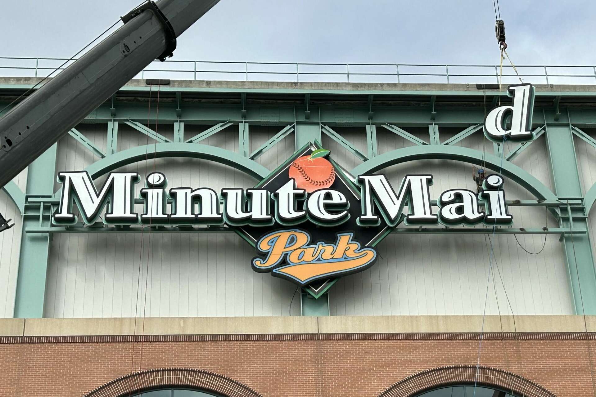 RIP, Minute Maid Park: Astros begin replacing home stadium signage