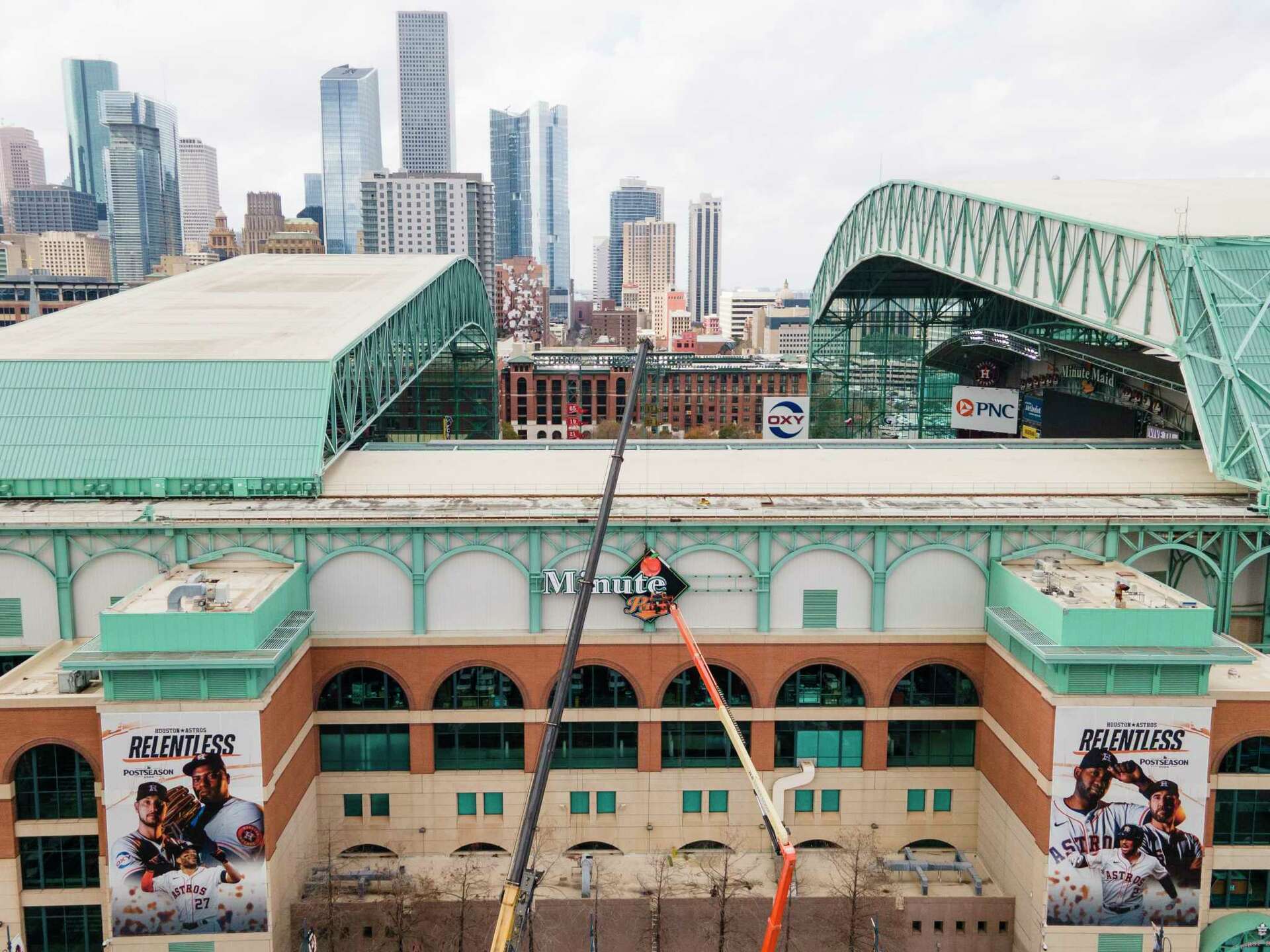 Welcome to Daikin Park: Astros taking down Minute Maid Park signs