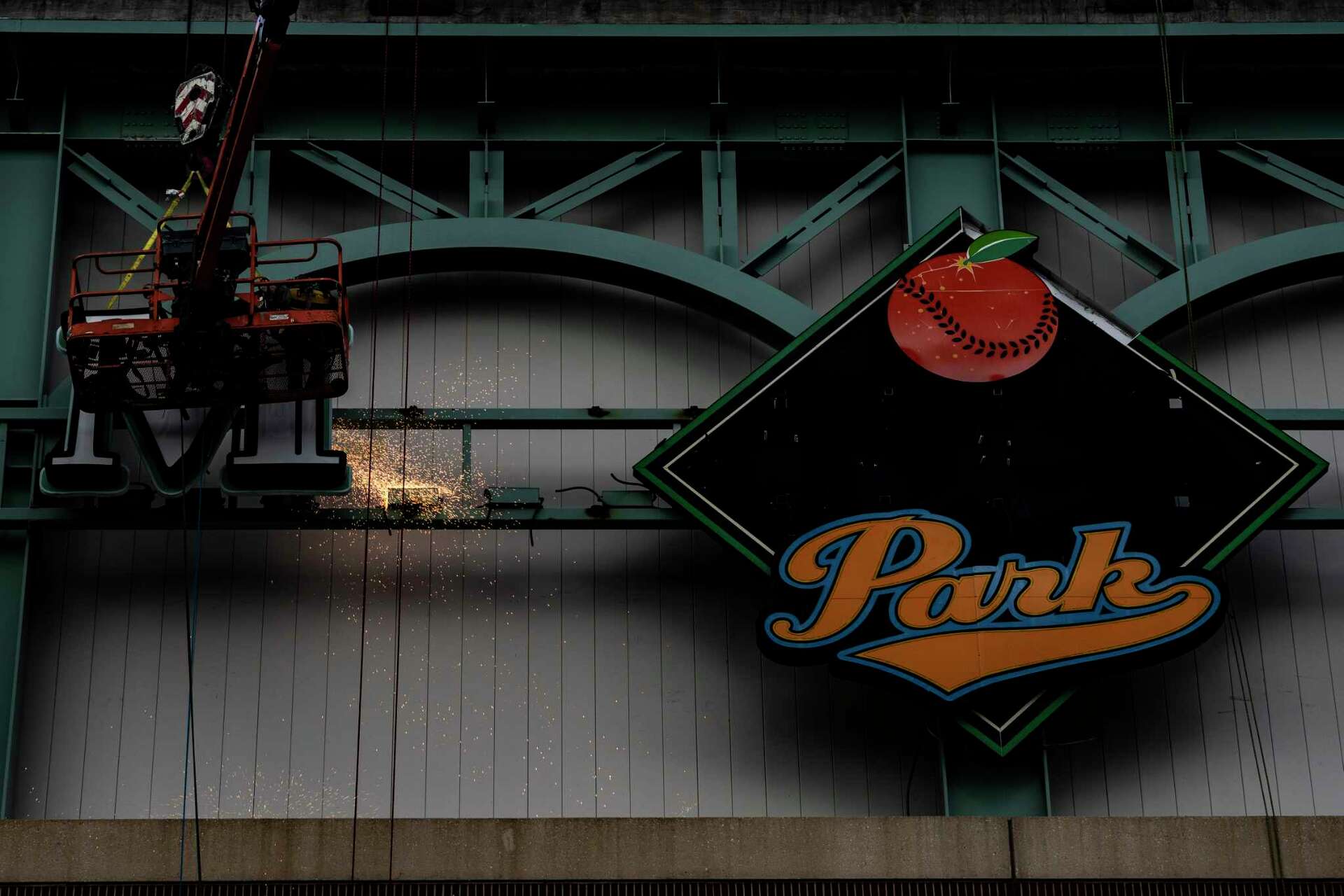Welcome to Daikin Park: Astros taking down Minute Maid Park signs