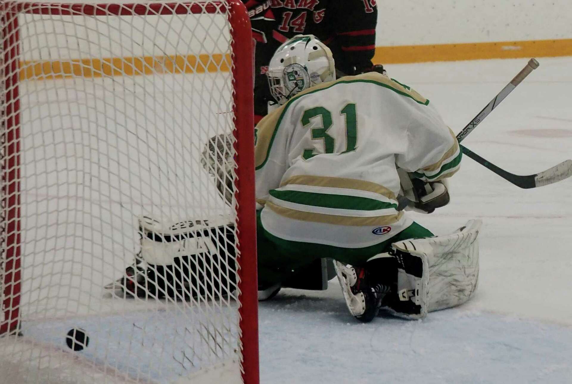No. 1 New Canaan rallies past No. 3 Notre Dame-West Haven boys hockey