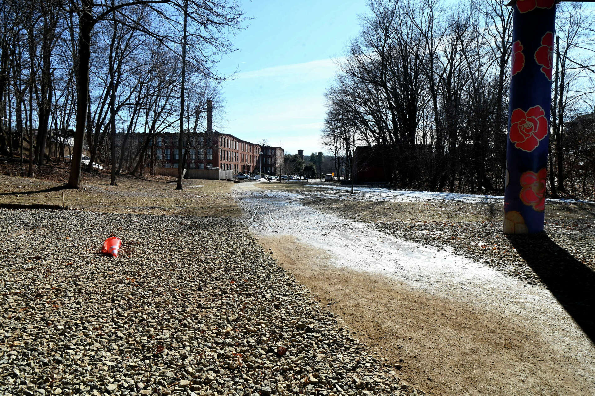 A CT walk trail follows a defunct rail line not even locals know about