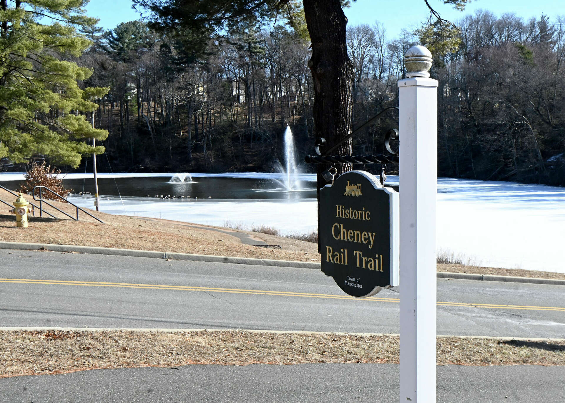 A CT walk trail follows a defunct rail line not even locals know about