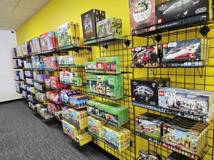 Get your Brick on: Bricks and Minifigs grand opening set for March 1