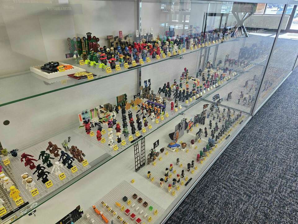 Get your Brick on: Bricks and Minifigs grand opening set for March 1