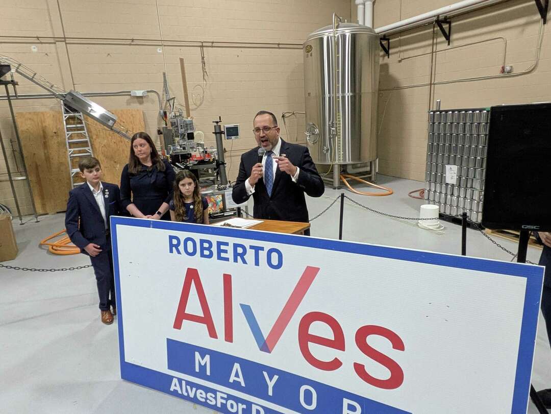 Danbury Mayor Roberto Alves formally launches his reelection bid