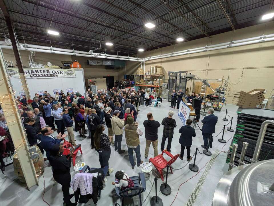 Danbury Mayor Roberto Alves formally launches his reelection bid