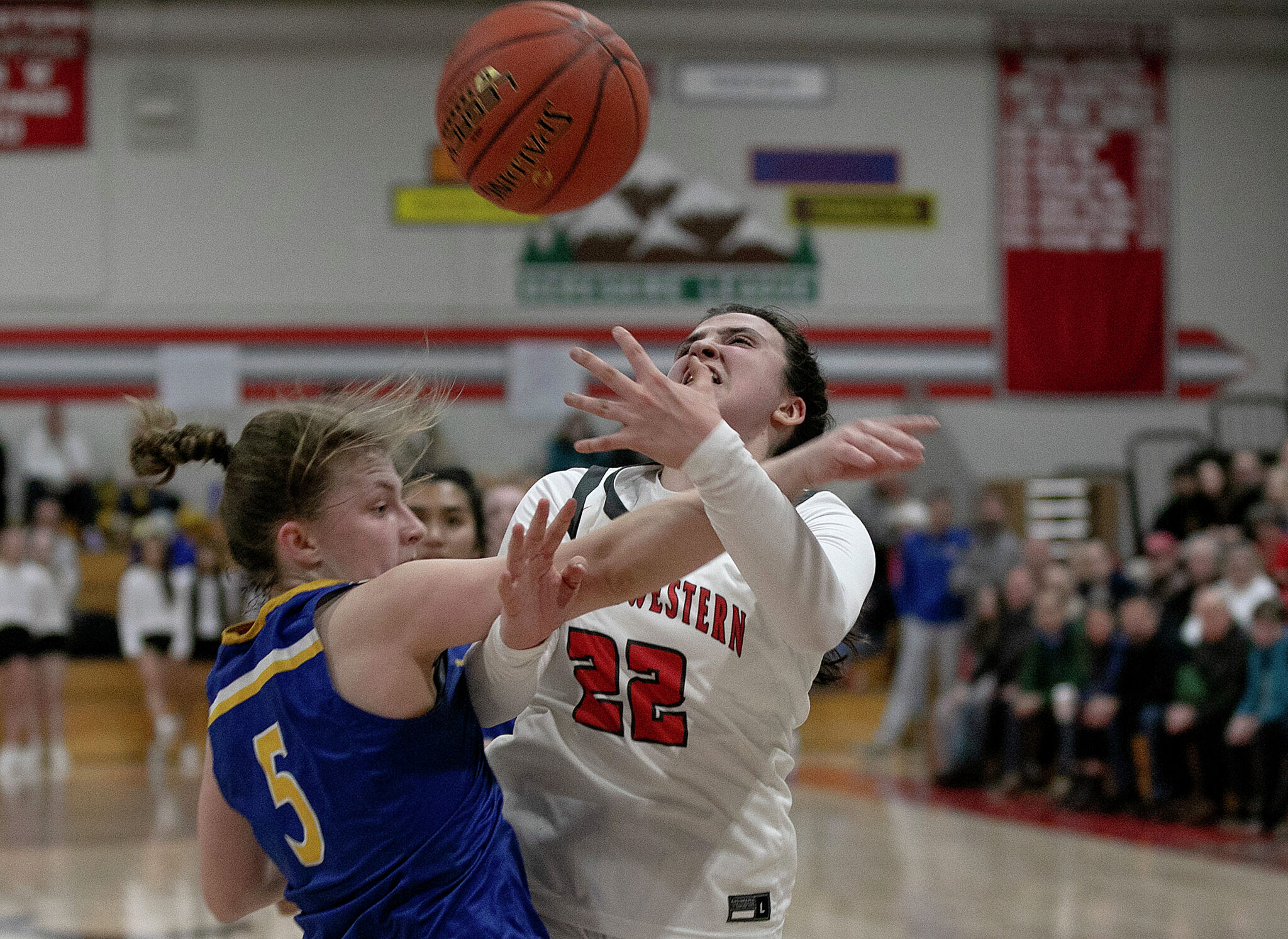 Parallel careers of Emily Arel, Maddie Topa lead to 2,000 points