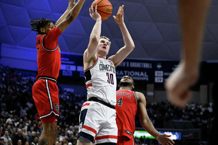 Liam McNeely returns from injury in UConn's loss to St. John's
