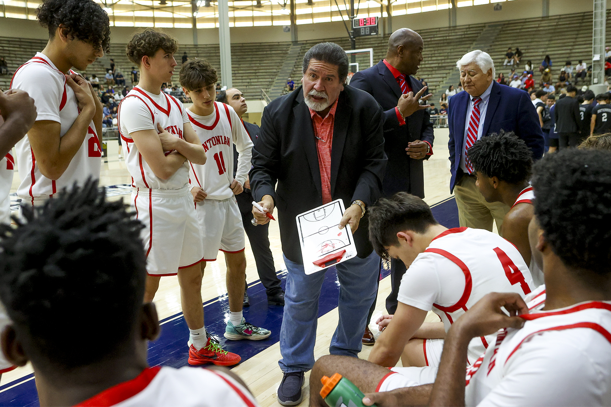 Legendary San Antonio coach Rudy Bernal retiring after 40 seasons