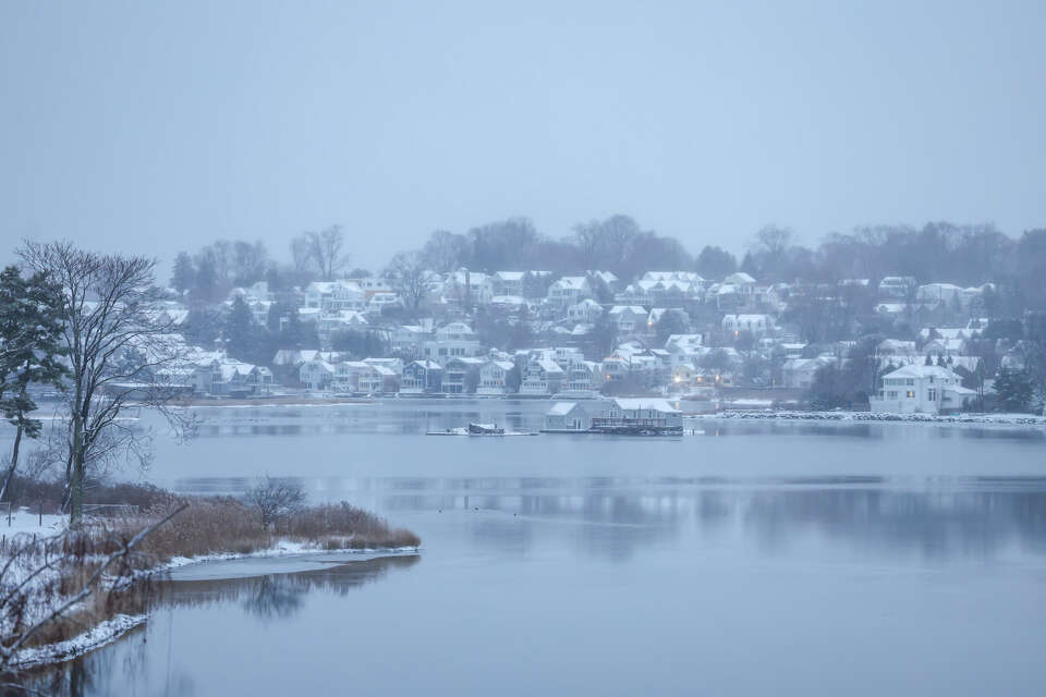 CT winter storm live updates: Snow is done falling, roads remain icy