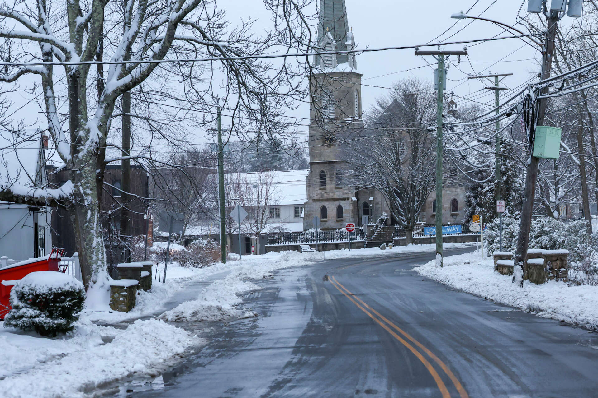 CT winter storm live updates: Snow is done falling, roads remain icy