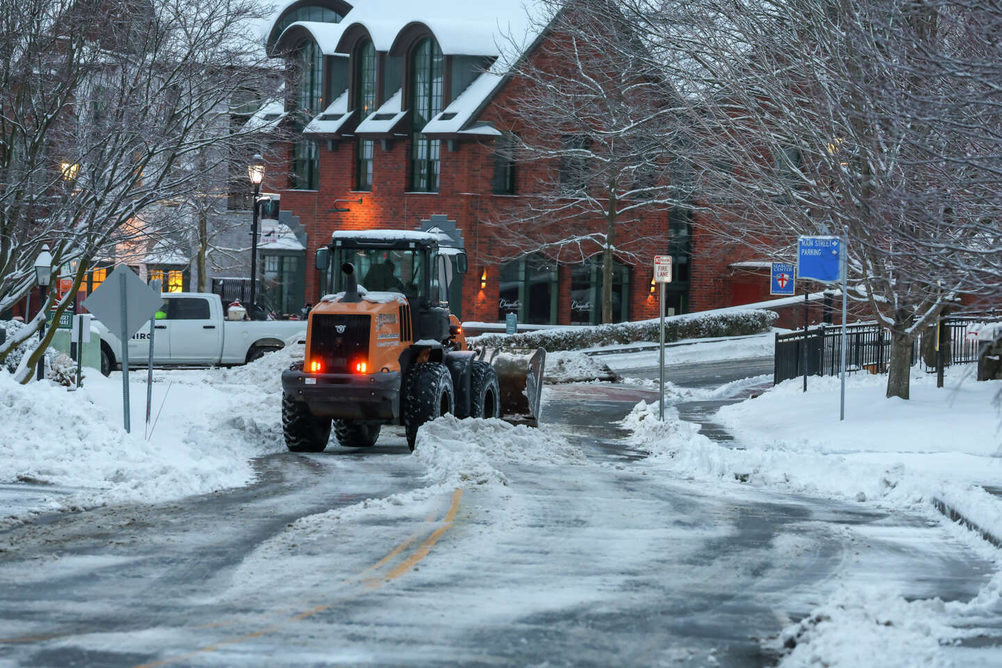 CT winter storm live updates: Snow is done falling, roads remain icy