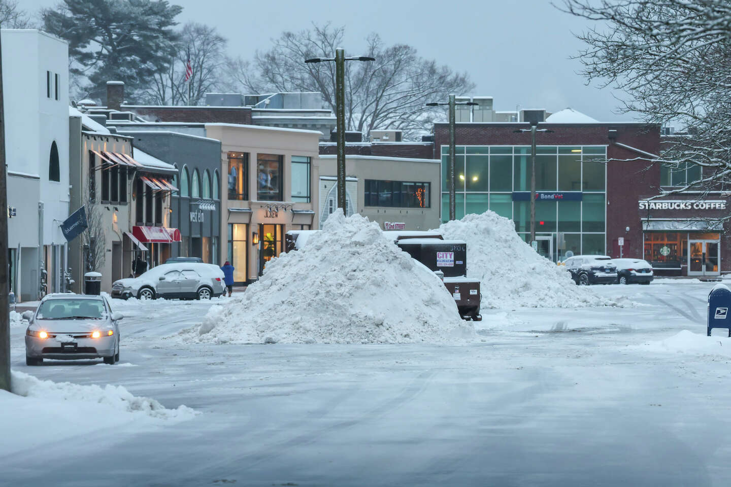 How much snow did Connecticut get from Saturday night winter storm?