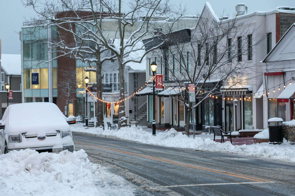 CT winter storm live updates: Snow is done falling, roads remain icy