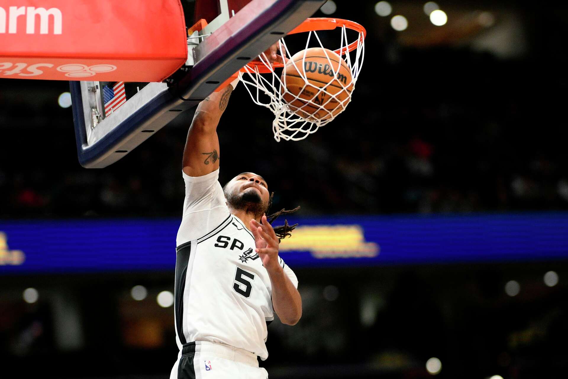 As his perimeter game grows, Castle looks to shine in dunk contest