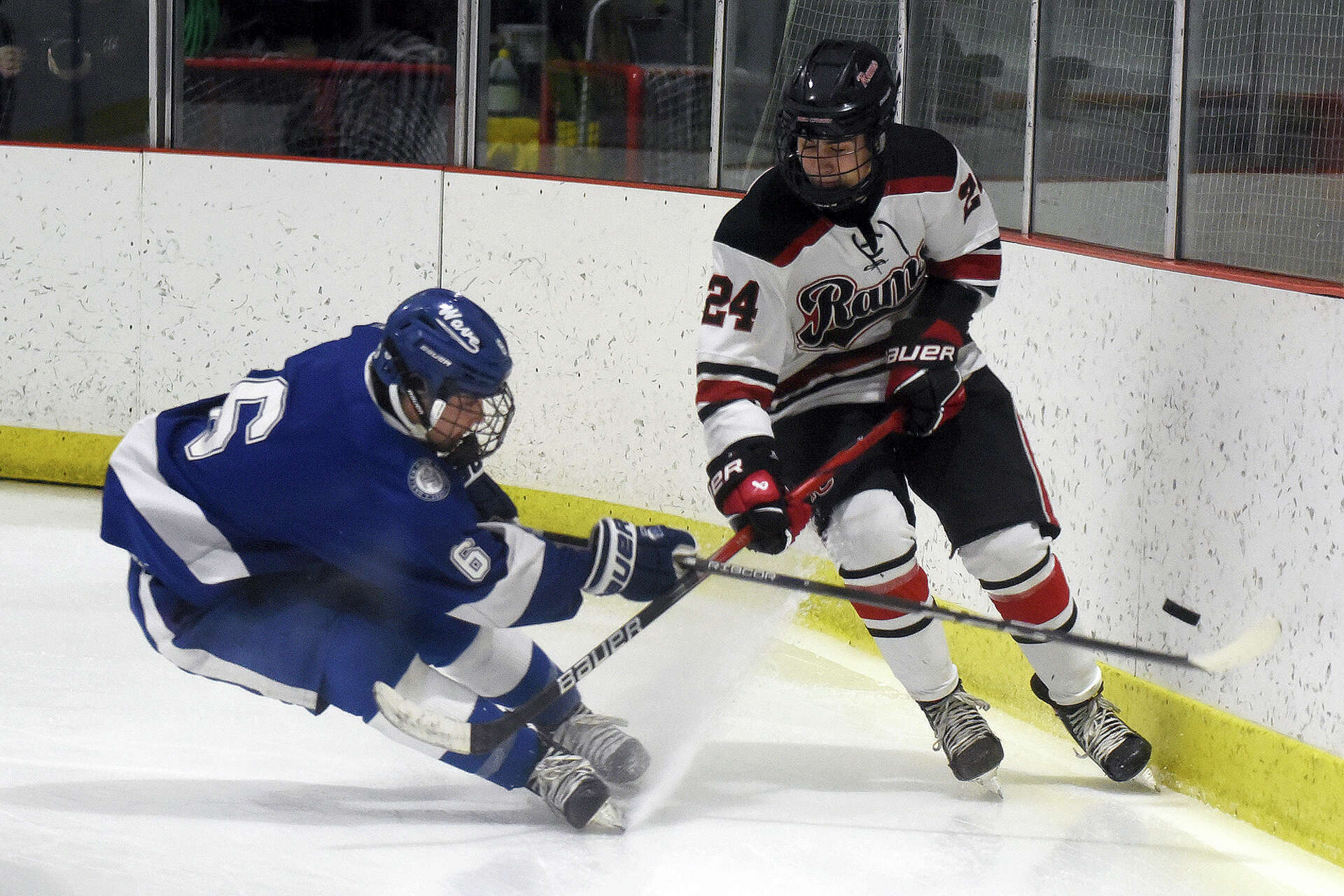 New Canaan and Darien boys ice hockey teams skate to 1-1 tie